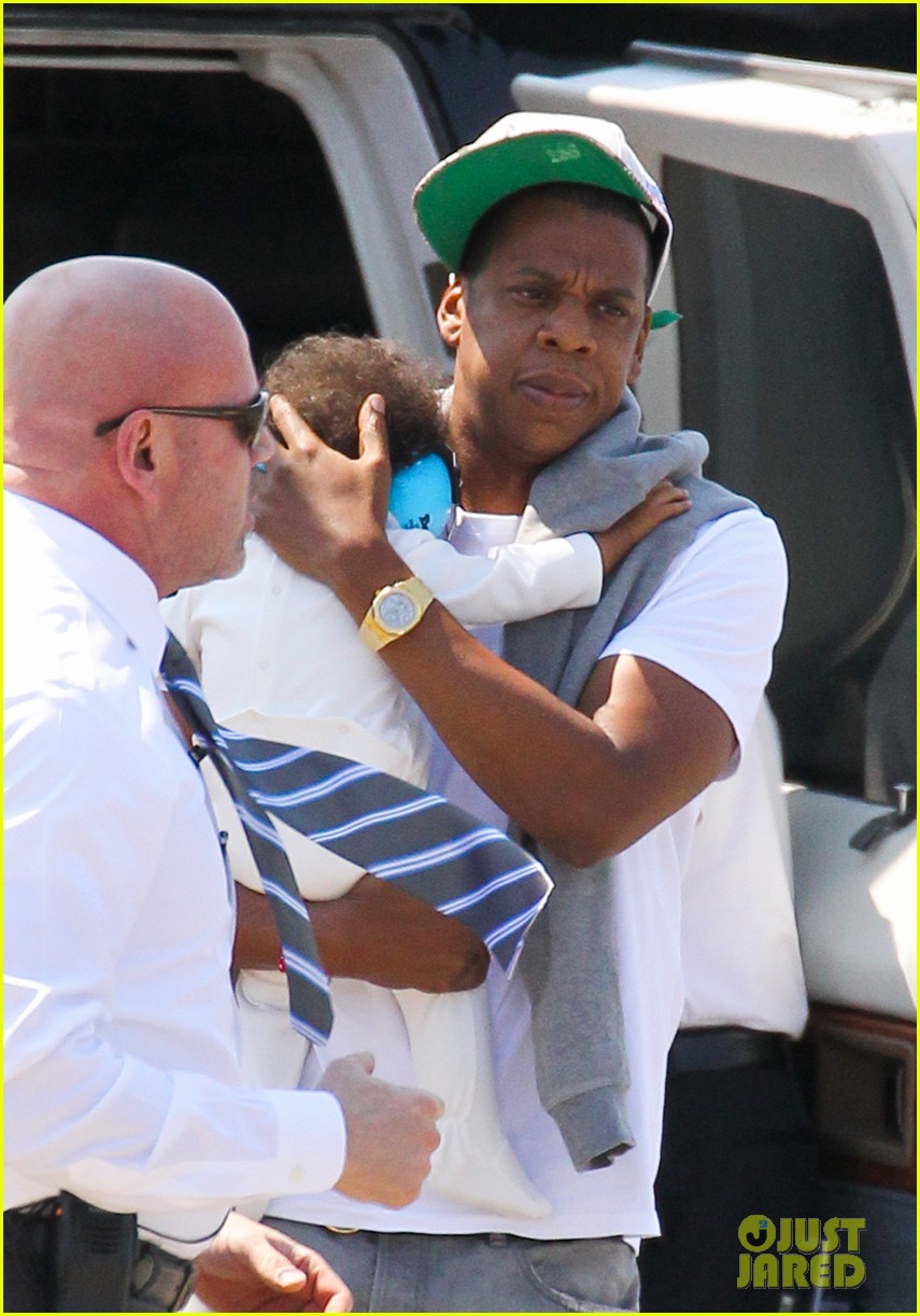 Jay-Z & Blue Ivy Carter Chopper Into the Big Apple!: Photo 2711366 ...