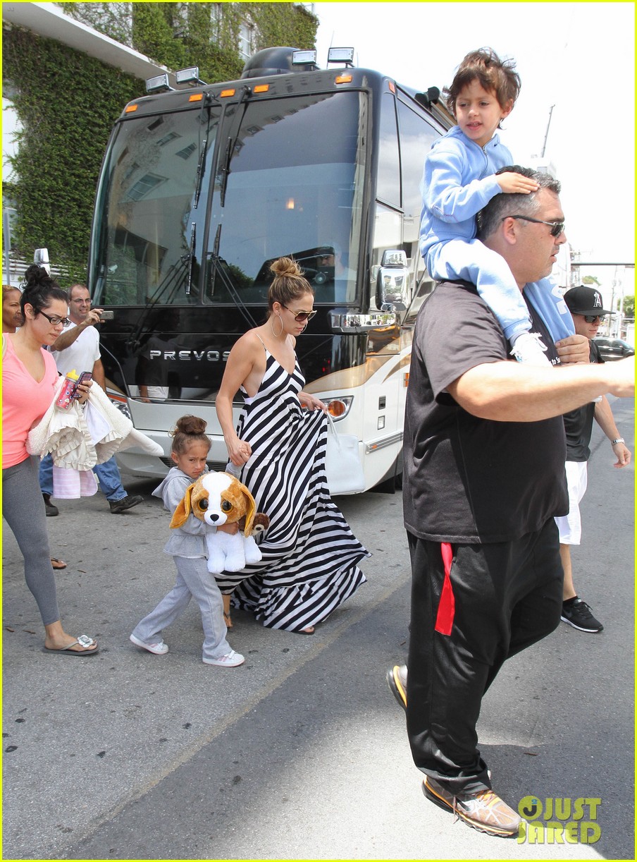 Jennifer Lopez & Casper Smart: Miami Arrival with Max & Emme!: Photo ...