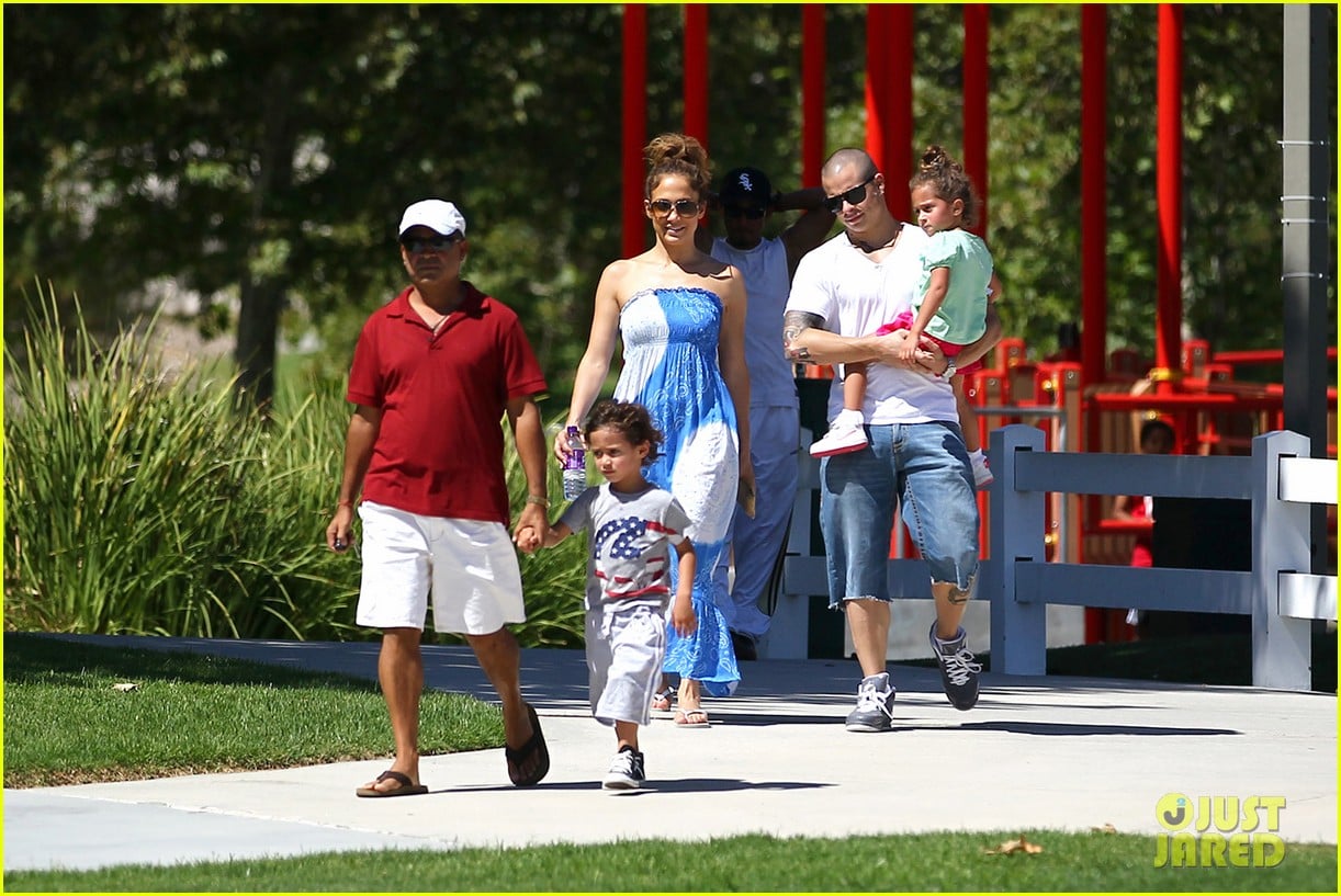 Jennifer Lopez & Casper Smart: Going Strong in Calabasas!: Photo ...