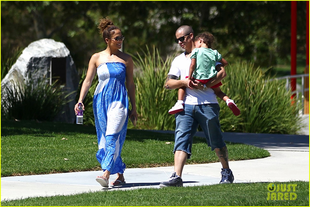 Jennifer Lopez & Casper Smart: Going Strong in Calabasas!: Photo ...