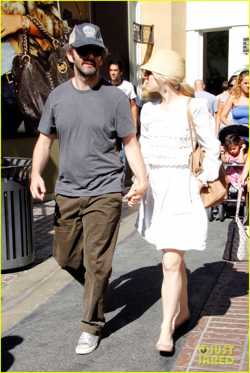 Rachel McAdams & Michael Sheen Hold Hands at the Grove: Photo 2697531 ...
