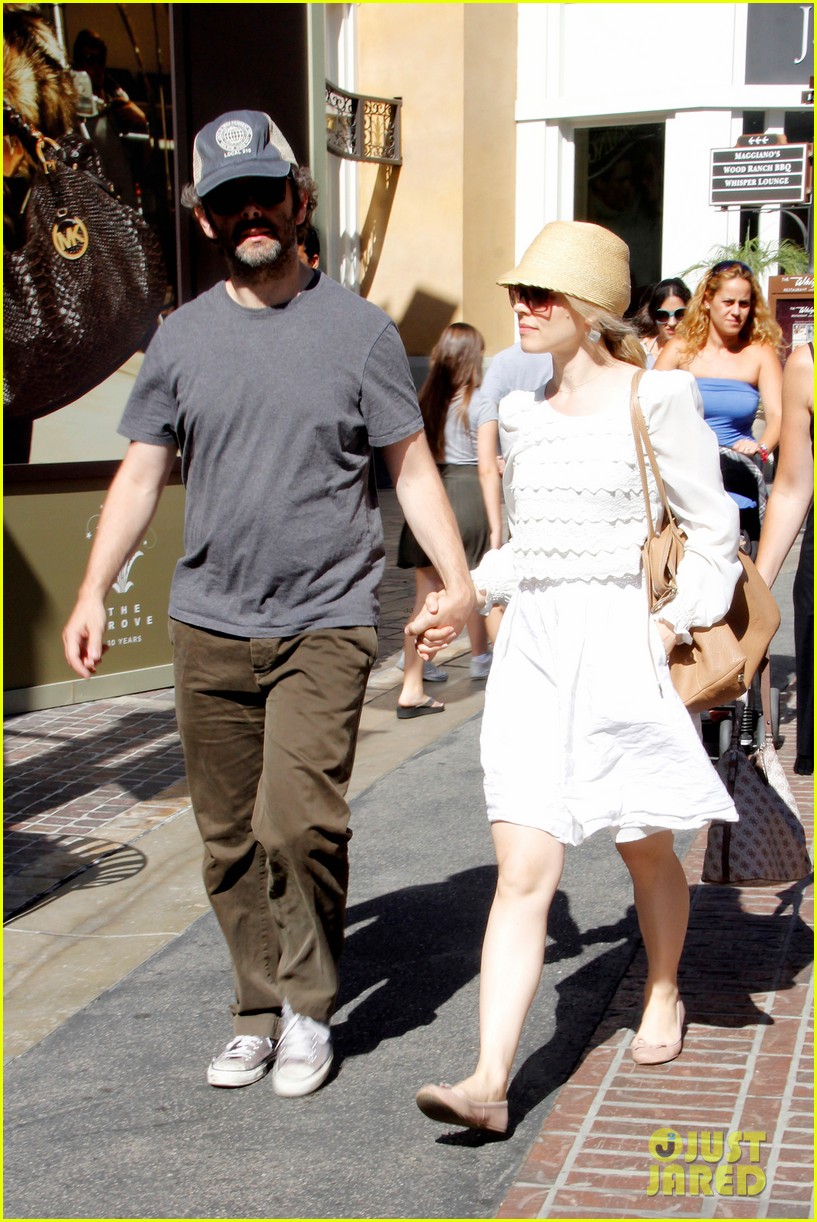Rachel McAdams & Michael Sheen Hold Hands at the Grove: Photo 2697534 ...
