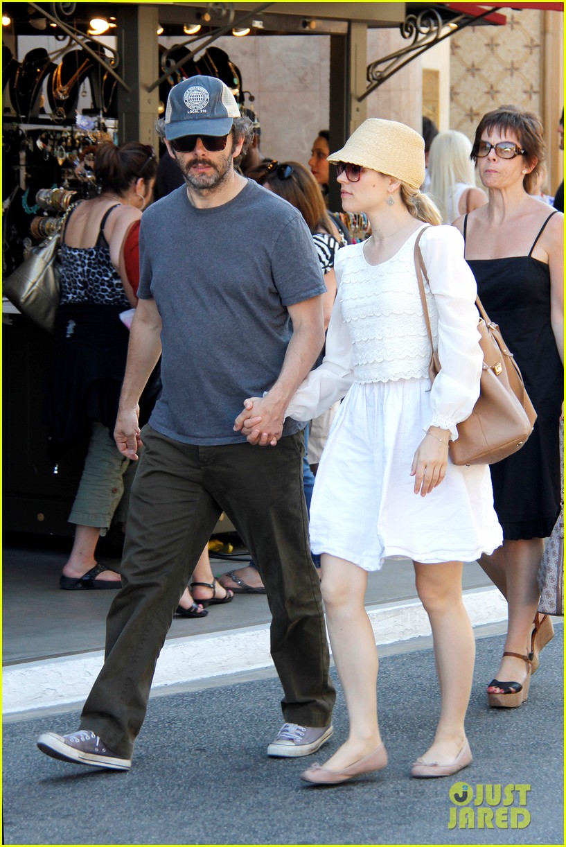 Rachel McAdams & Michael Sheen Hold Hands at the Grove: Photo 2697537 ...