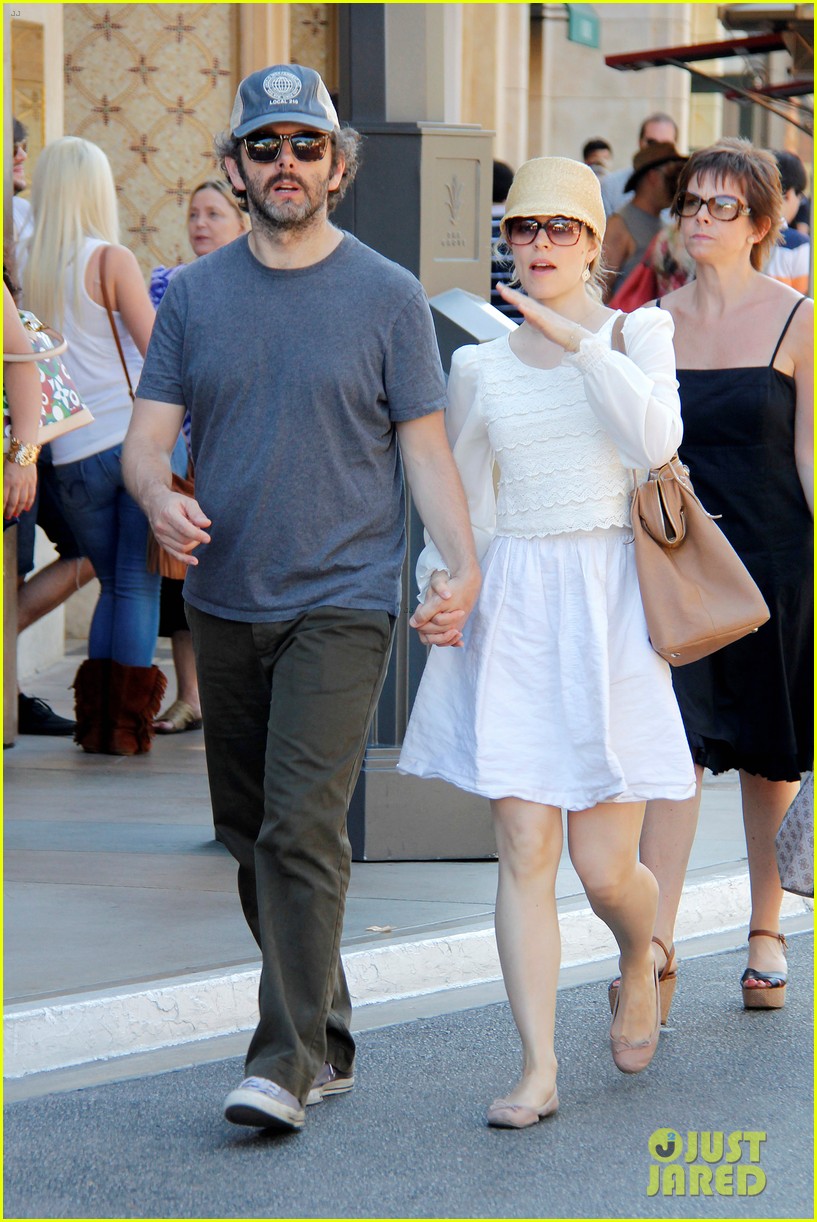Rachel McAdams & Michael Sheen Hold Hands at the Grove: Photo 2697538 ...