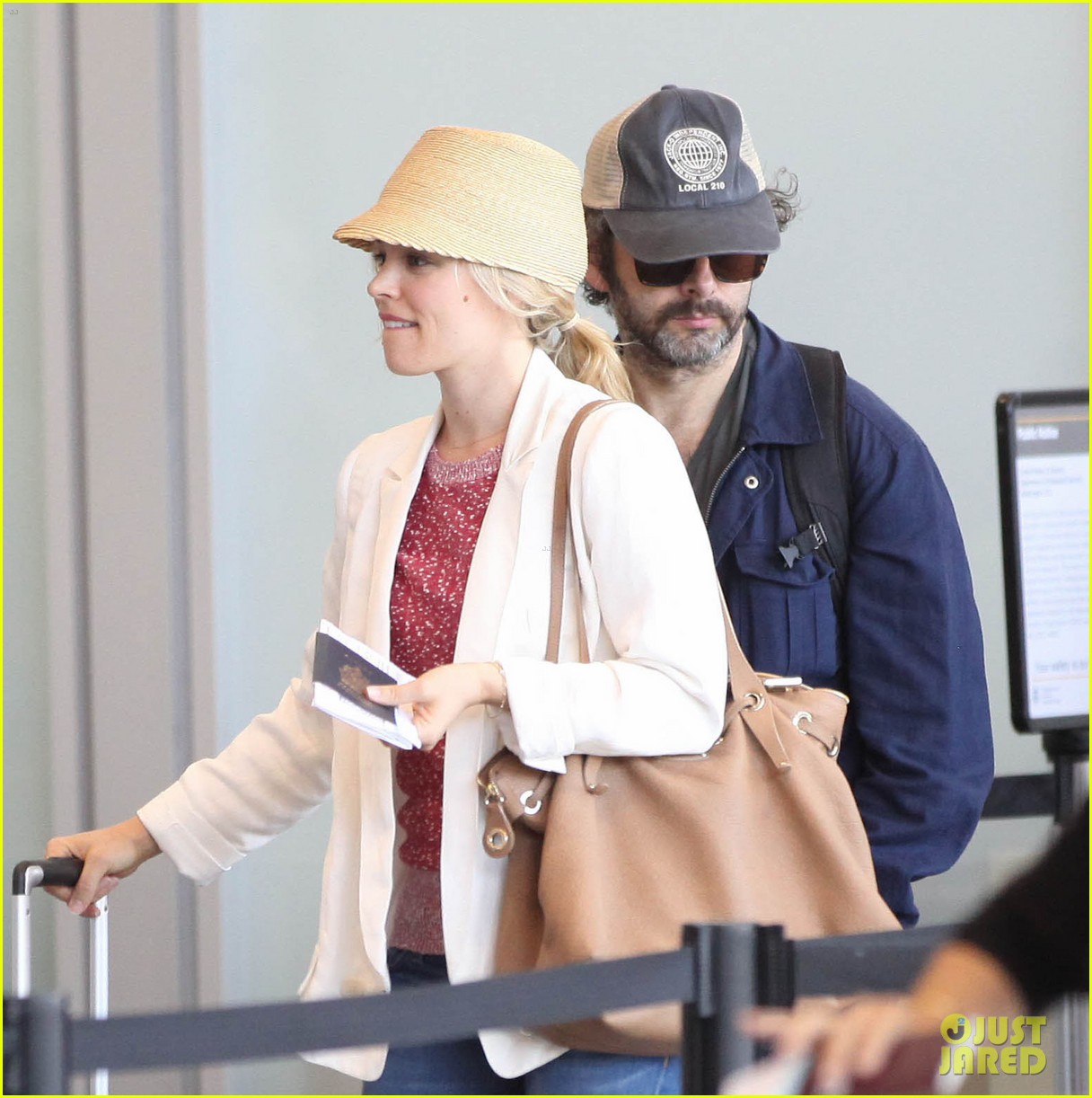 Rachel McAdams: Flying with Michael Sheen!: Photo 2699747 | Michael ...