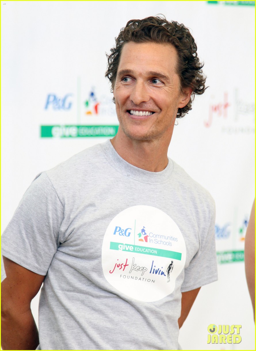 Matthew McConaughey & Camila Alves Just Keep Livin'!: Photo 2702922 ...