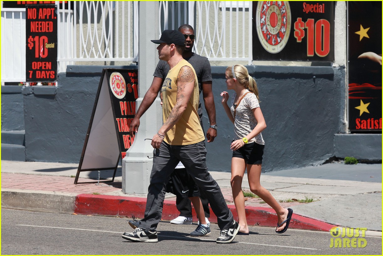 Ryan Phillippe: Roscoe's Chicken with Ava & Deacon: Photo 2699369 | Ava ...