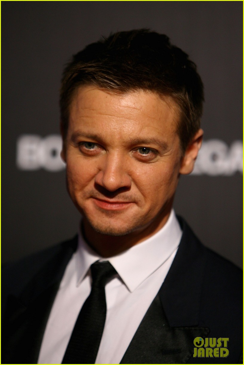 Jeremy Renner: 'Bourne Legacy' Melbourne Premiere!: Photo 2698822 ...