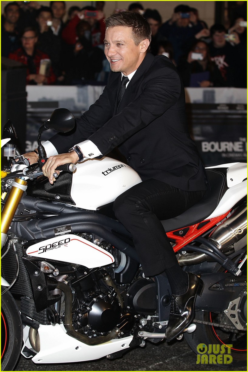Jeremy Renner: 'Bourne Legacy' Sydney Premiere!: Photo 2698106 | Jeremy ...