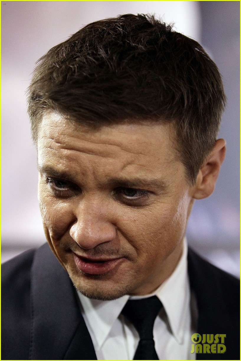Jeremy Renner: 'Bourne Legacy' Sydney Premiere!: Photo 2698121 | Jeremy ...