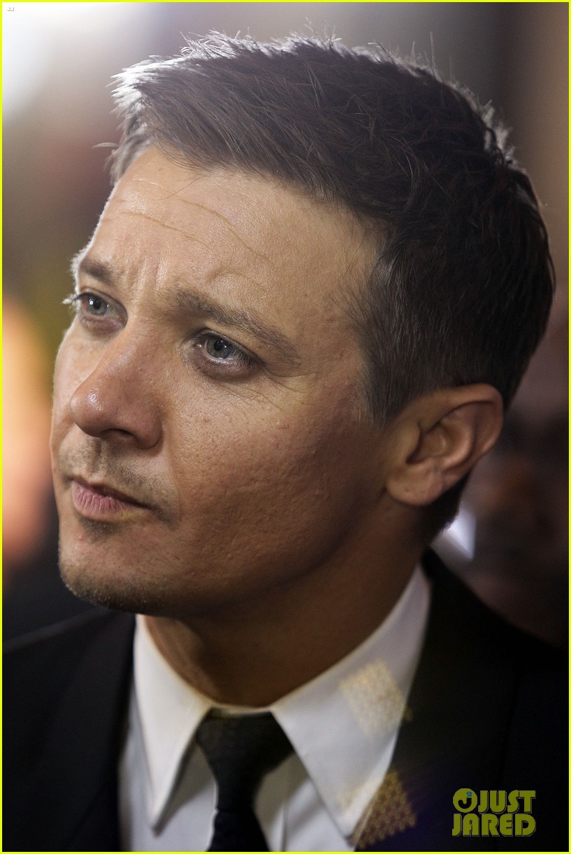 Jeremy Renner: 'Bourne Legacy' Sydney Premiere!: Photo 2698123 | Jeremy ...