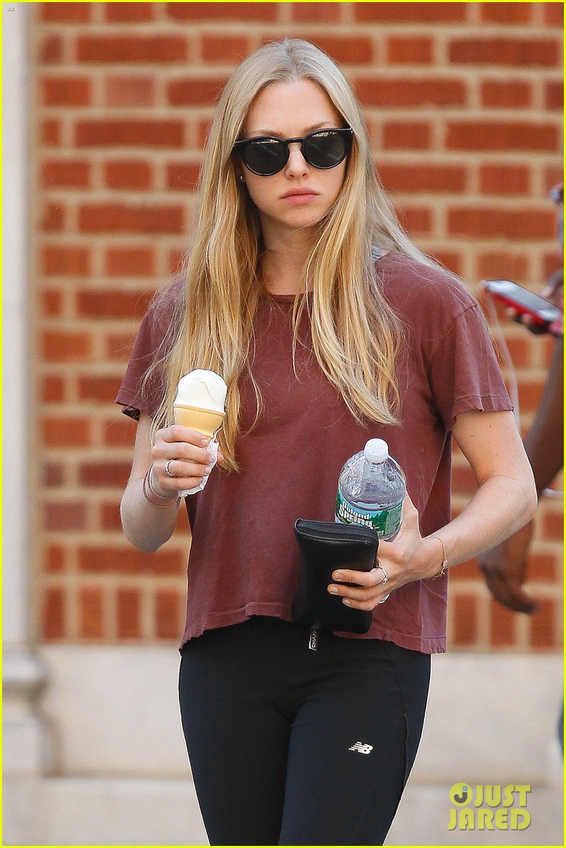 Amanda Seyfried: U.S. Open & Ice Cream Cone Cutie!: Photo 2710551 ...