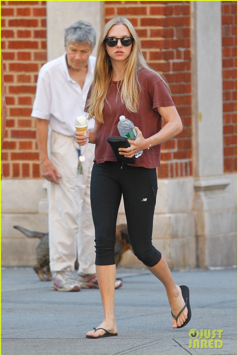 Amanda Seyfried: U.S. Open & Ice Cream Cone Cutie!: Photo 2710555 ...