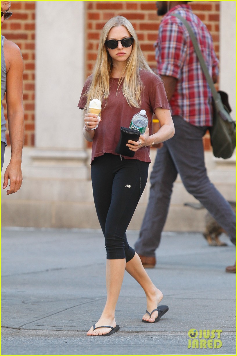 Amanda Seyfried: U.S. Open & Ice Cream Cone Cutie!: Photo 2710558 ...
