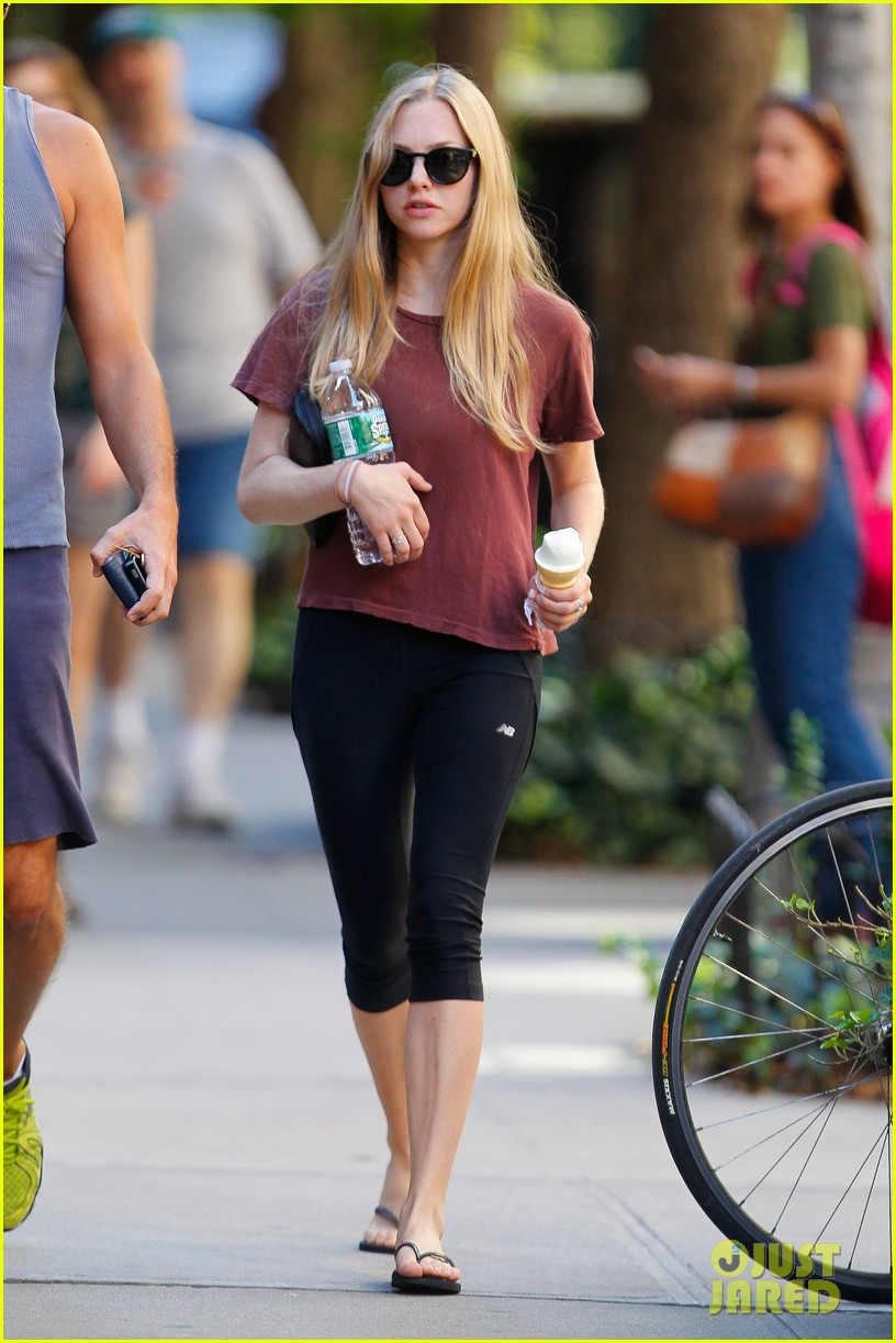 Amanda Seyfried: U.S. Open & Ice Cream Cone Cutie!: Photo 2710559 ...