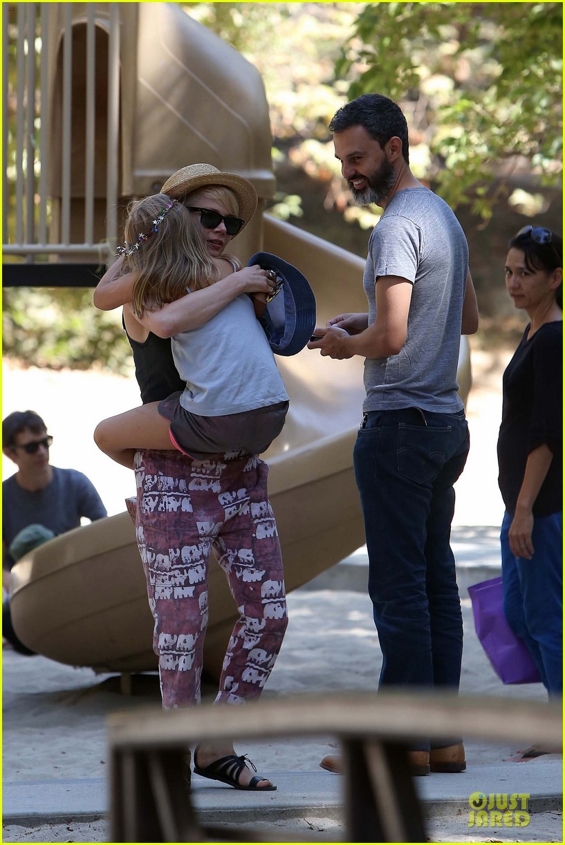 Michelle Williams: Birthday Party With The Family!: Photo 2708046 ...