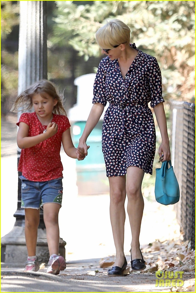 Michelle Williams: Summer Camp with Matilda!: Photo 2707565 | Celebrity ...