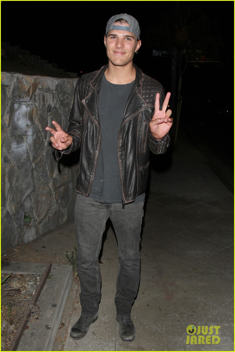 Chris Zylka: 'American Horror Story: Asylum' Promo Teaser!: Photo ...