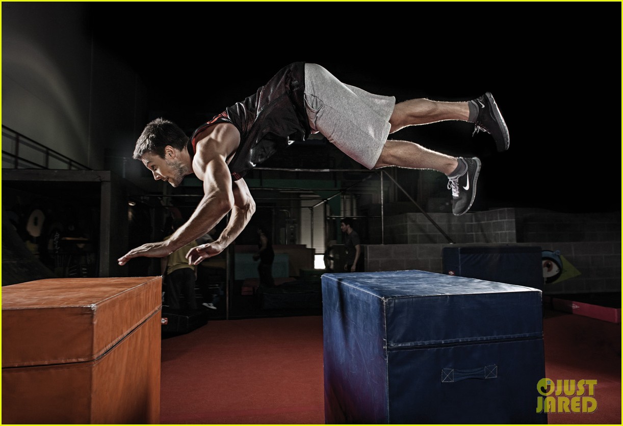 Stephen Amell: Fitness Feature for 'Emmy' Magazine!: Photo 2724361 ...