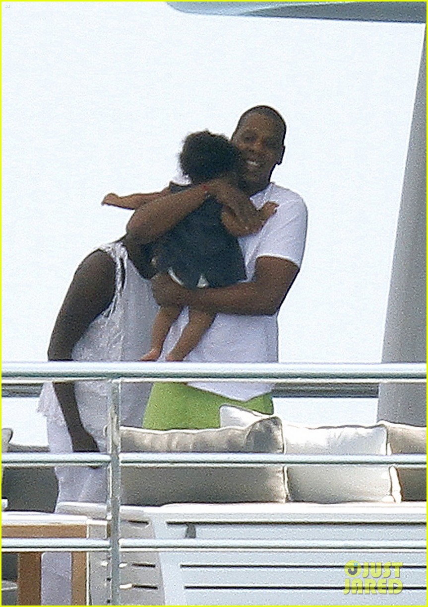 Beyonce & Jay-Z: Cuddles for Baby Blue Ivy!: Photo 2715447 | Celebrity ...