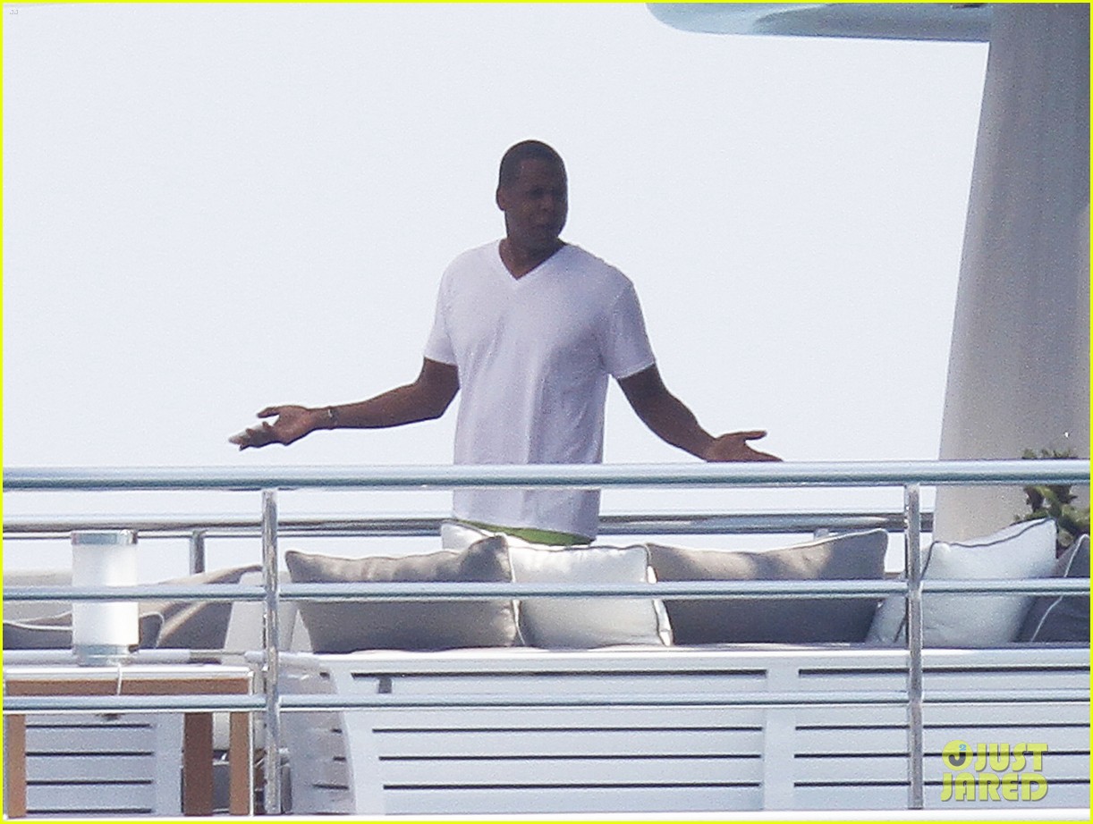 Beyonce & Jay-Z: Cuddles for Baby Blue Ivy!: Photo 2715452 | Celebrity ...