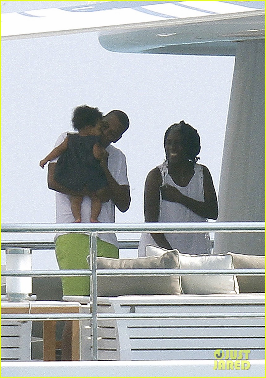 Beyonce & Jay-Z: Cuddles for Baby Blue Ivy!: Photo 2715456 | Celebrity ...