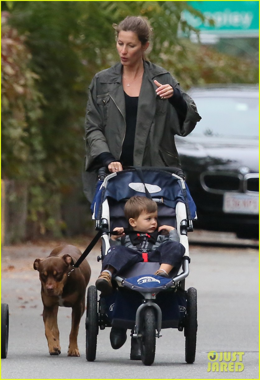 Gisele Bundchen: Saturday Stroll with Benjamin & Lua!: Photo 2726533 ...