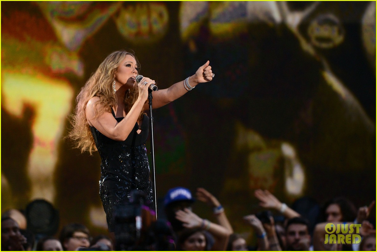 Mariah Carey: 'Triumphant' at the NFL Kick-Off Concert!: Photo 2715076 ...