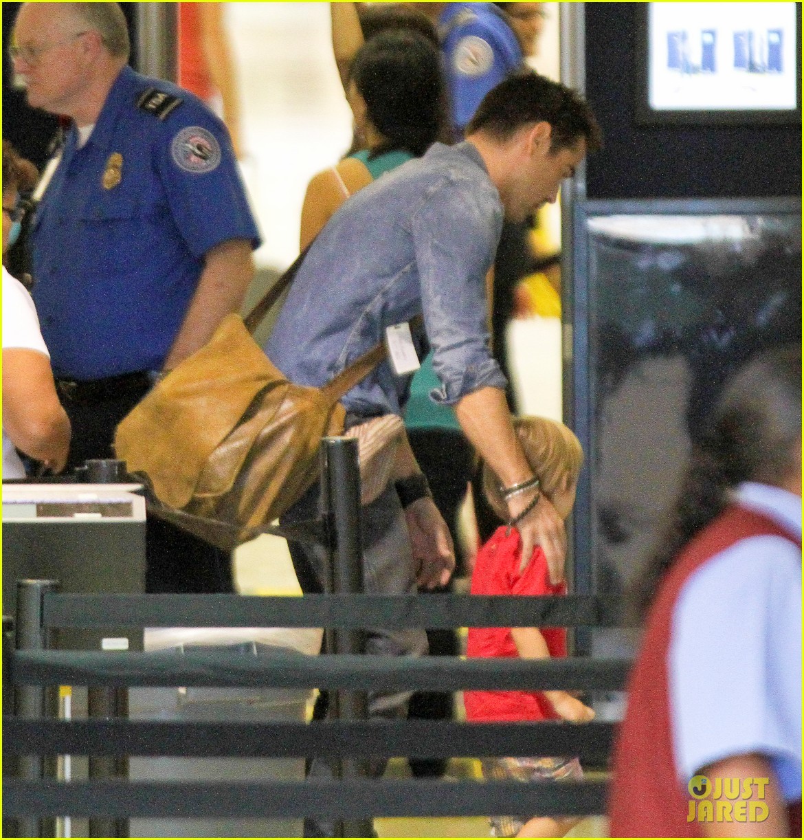 Colin Farrell & Henry: Father-Son Flyers: Photo 2714221 | Alicja ...