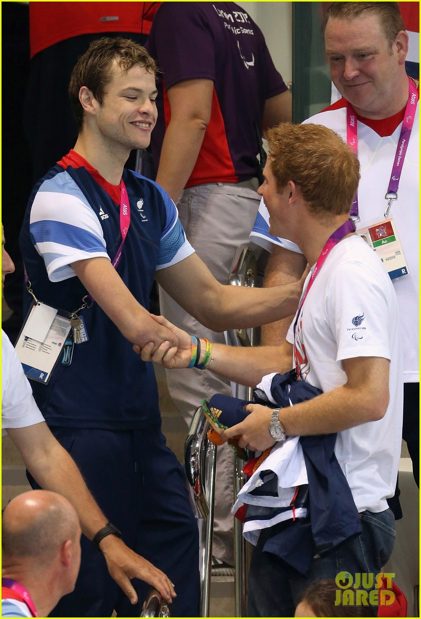 Prince Harry: Paralympics Swimming Spectator!: Photo 2713805 | Prince ...