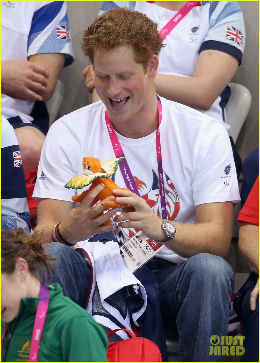 Prince Harry: Paralympics Swimming Spectator!: Photo 2713810 | Prince ...