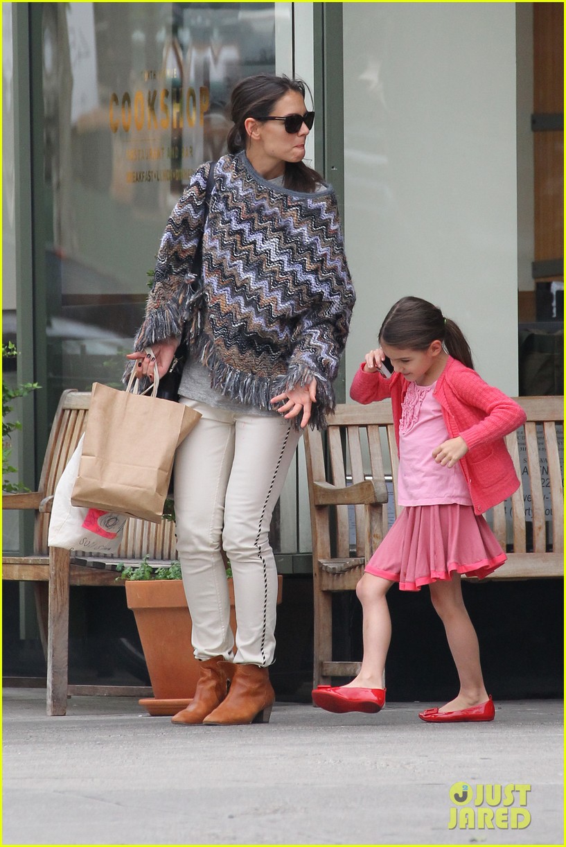 Katie Holmes & Suri: Mommy-Daughter Brunch!: Photo 2728857 | Celebrity ...
