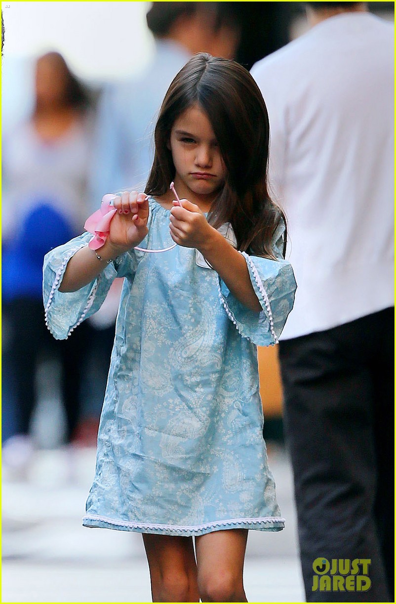 Katie Holmes: Mother-Daughter Stroll with Suri!: Photo 2723110 ...