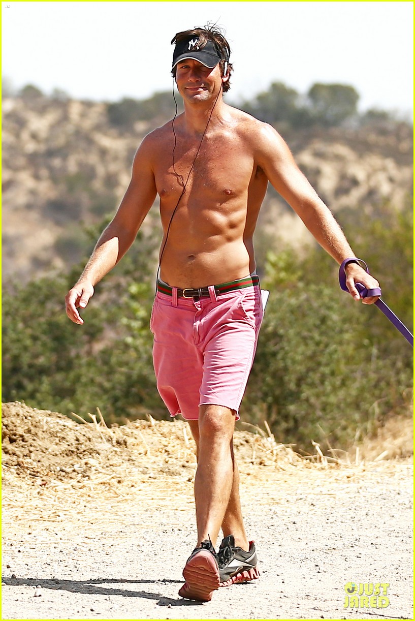 Jerry O'Connell: Shirtless Workout With Pet Pooch Bim!: Photo 2719195 | Jerry O'Connell ...