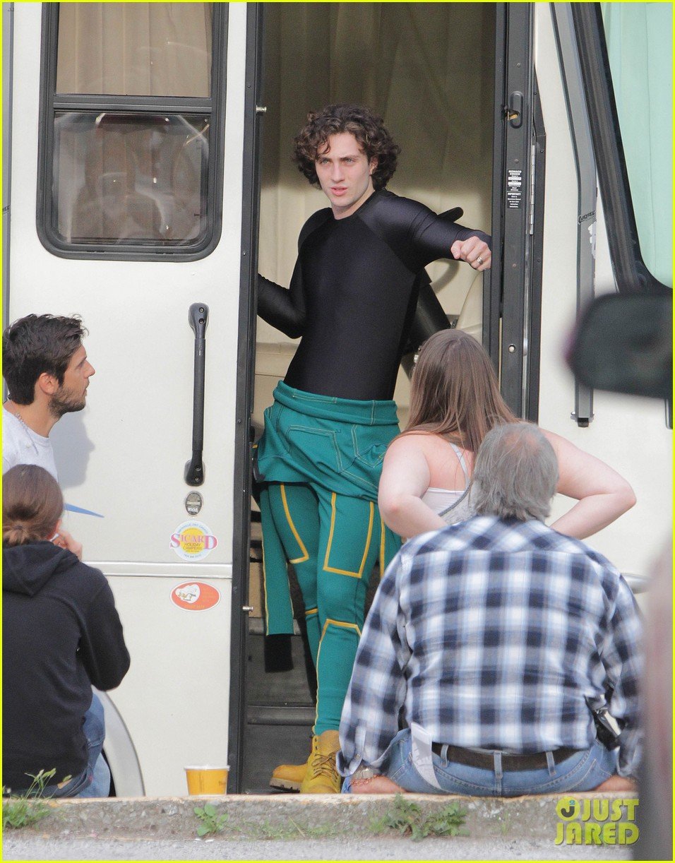 Aaron Taylor-Johnson & Jim Carrey: 'Kick-Ass 2' Set!: Photo 2726725 ...