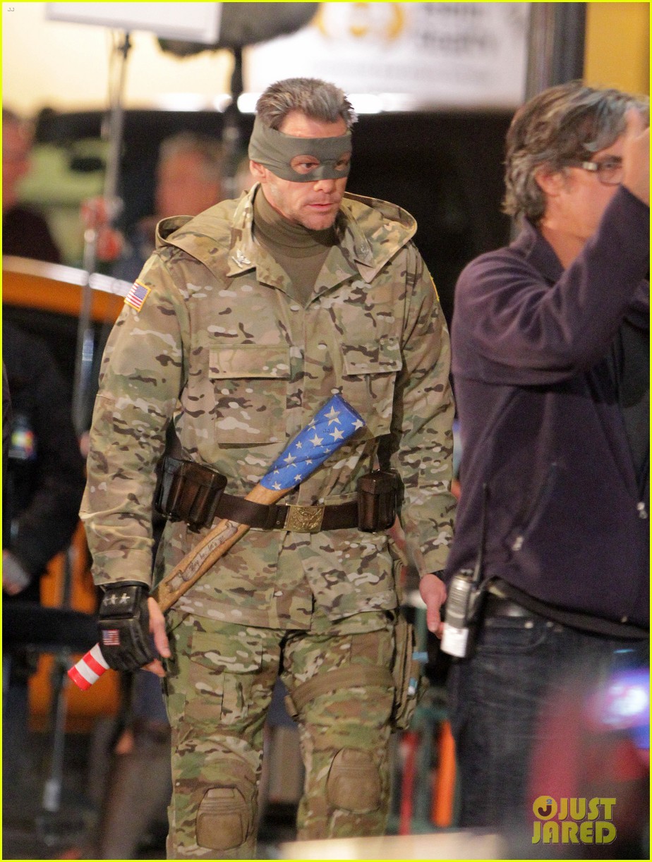 Aaron Taylor-Johnson & Jim Carrey: 'Kick-Ass 2' Set!: Photo 2726734 ...