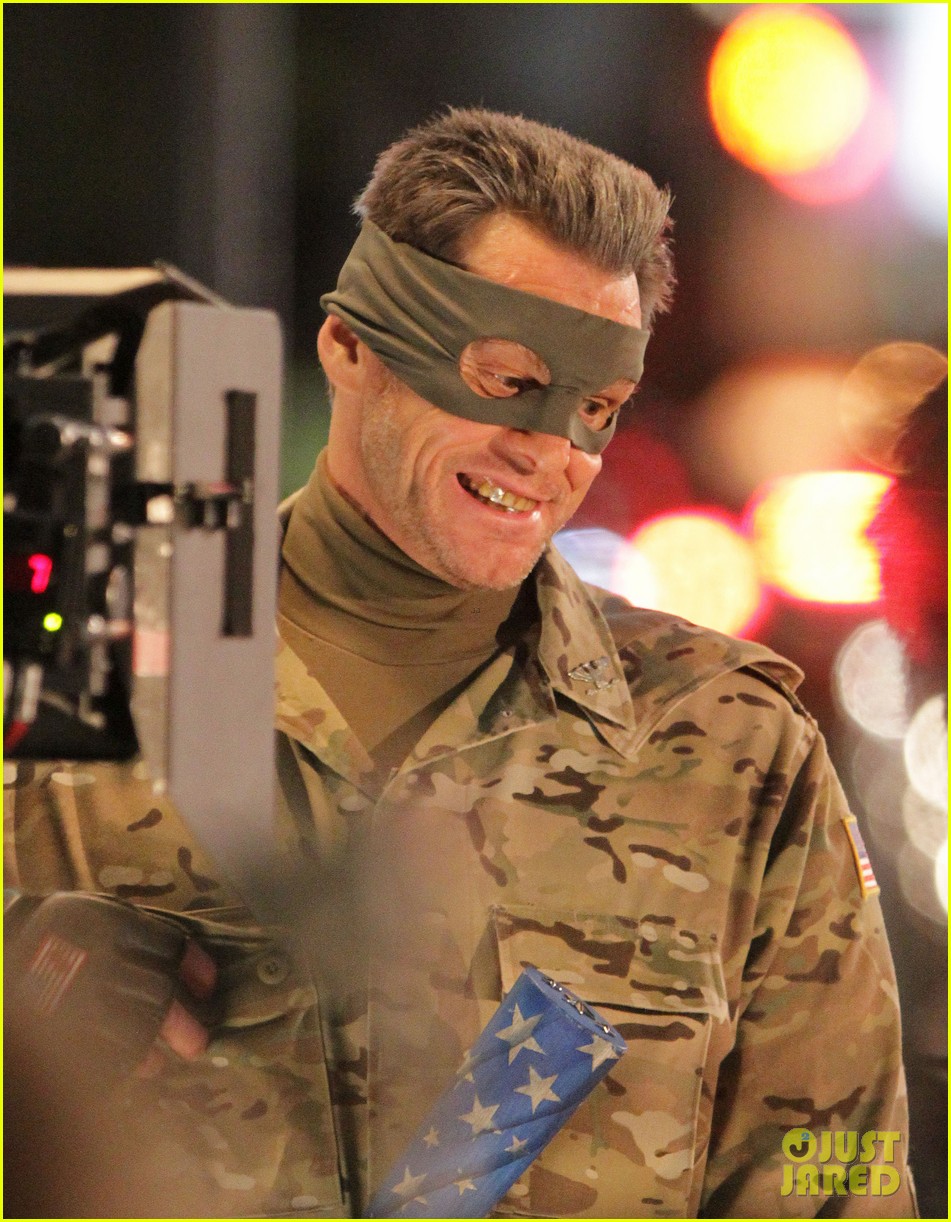 Aaron Taylor-Johnson & Jim Carrey: 'Kick-Ass 2' Set!: Photo 2726741 ...