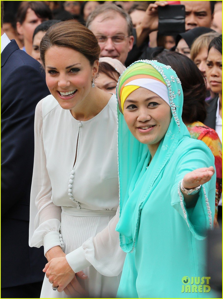 Prince William & Duchess Kate: Assyakirin Mosque Visit: Photo 2721682 ...