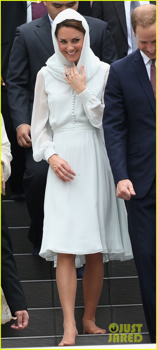 Prince William & Duchess Kate: Assyakirin Mosque Visit: Photo 2721690 ...