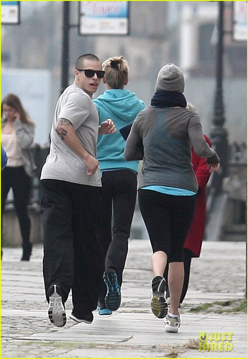 Jennifer Lopez & Casper Smart: Gdansk Old Town Morning Jog!: Photo ...