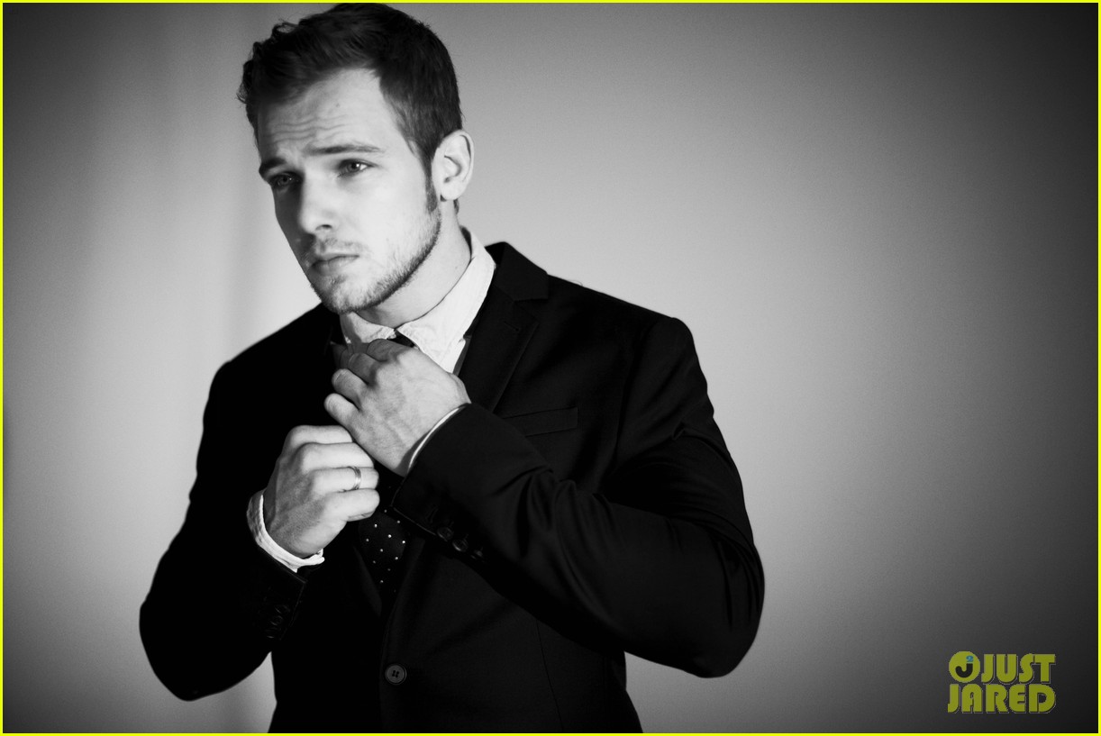 Max Thieriot Photo Shoot & Interview - Exclusive!: Photo 2725792 ...