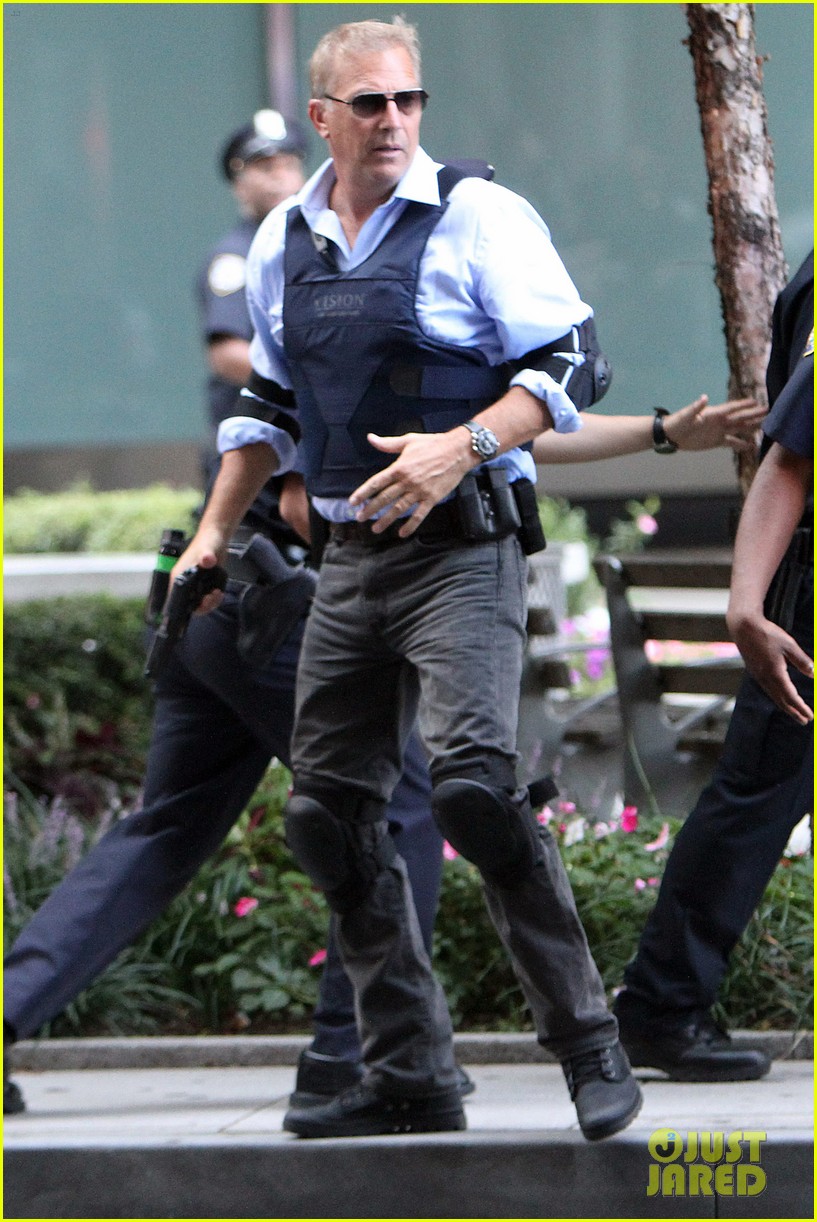 Chris Pine: 'Jack Ryan' Motorcycle Man!: Photo 2712939 | Chris Pine ...