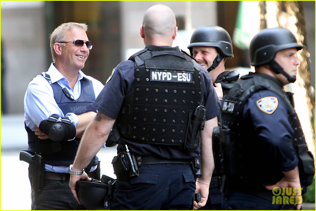 Chris Pine: 'Jack Ryan' Motorcycle Man!: Photo 2712944 | Chris Pine ...