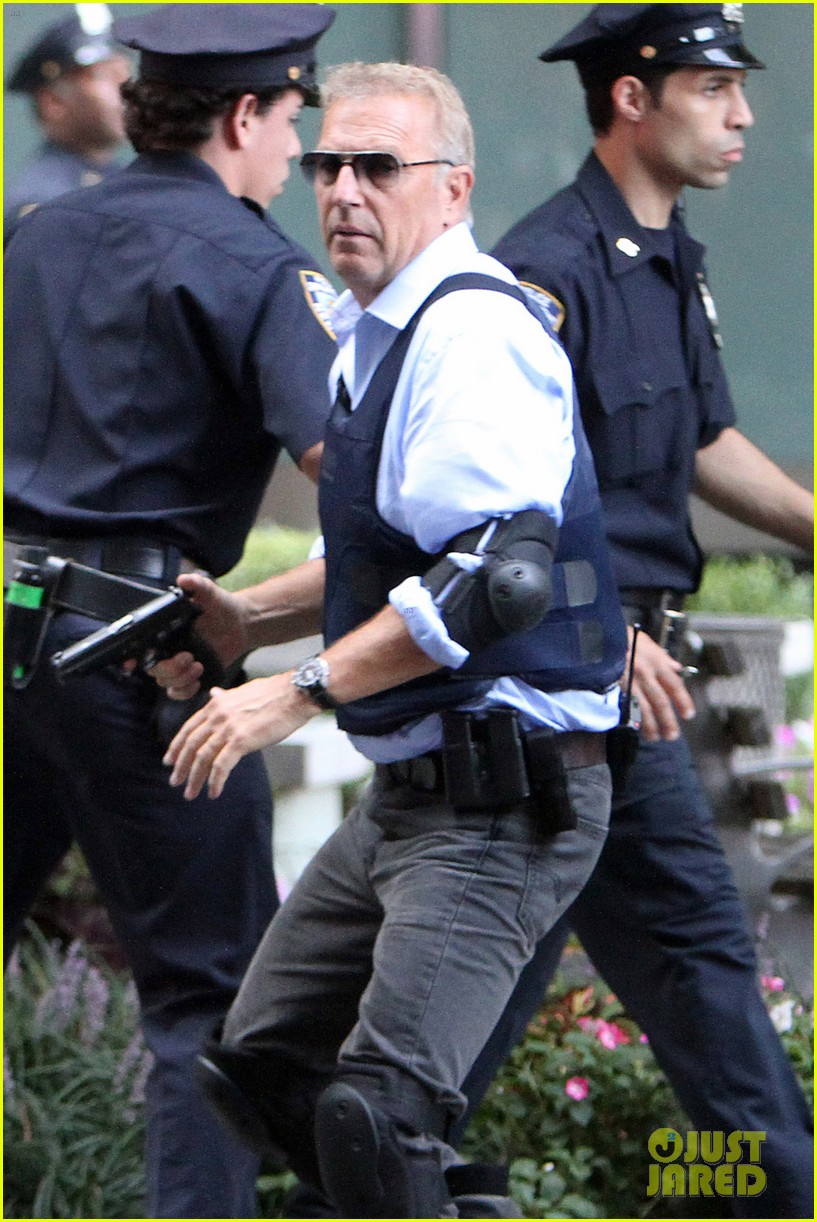 Chris Pine: 'Jack Ryan' Motorcycle Man!: Photo 2712945 | Chris Pine ...