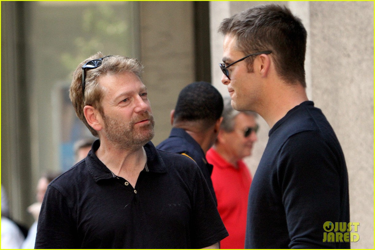 Chris Pine: 'Jack Ryan' Motorcycle Man!: Photo 2712952 | Chris Pine ...