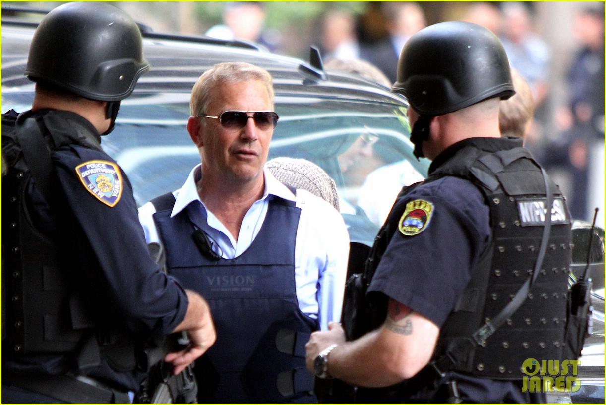 Chris Pine: 'Jack Ryan' Motorcycle Man!: Photo 2712953 | Chris Pine ...