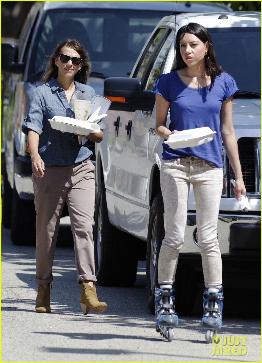 Amy Poehler & Rashida Jones: New 'Parks & Recreation' This Week!: Photo ...