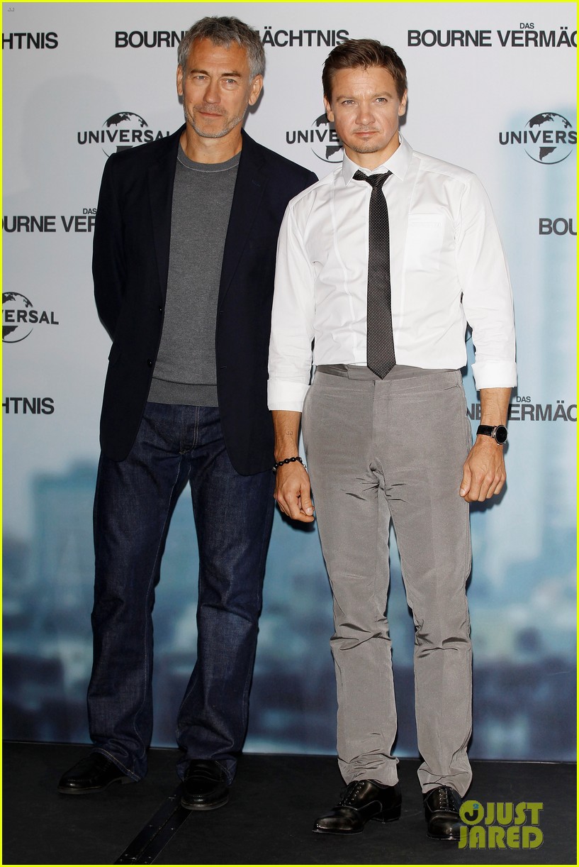 Jeremy Renner: 'Bourne Legacy' Berlin Photo Call: Photo 2713348 ...