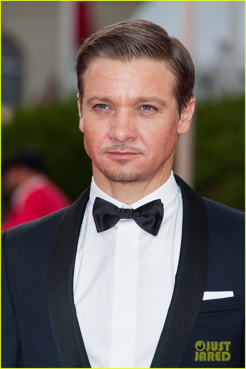 Rachel Weisz: 'Bourne Legacy' France Premiere with Jeremy Renner ...