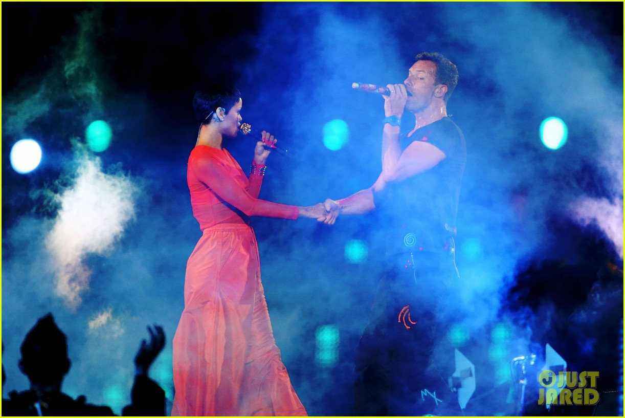Rihanna: Paralympics Closing Ceremony Performance with Coldplay - Watch ...